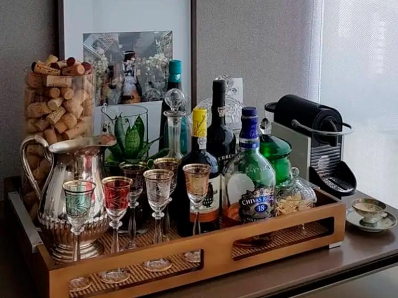 Como fazer um bar em casa? Móveis, bebidas e mais!