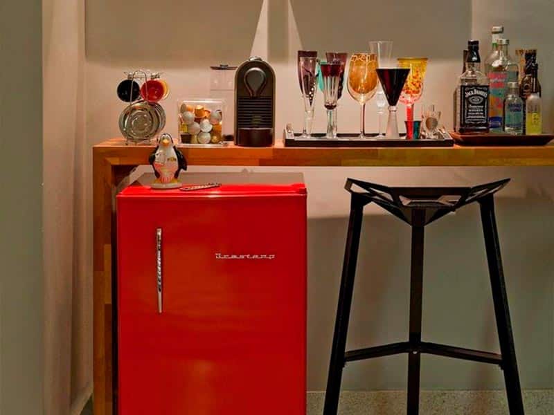 Como fazer um bar em casa? Móveis, bebidas e mais!