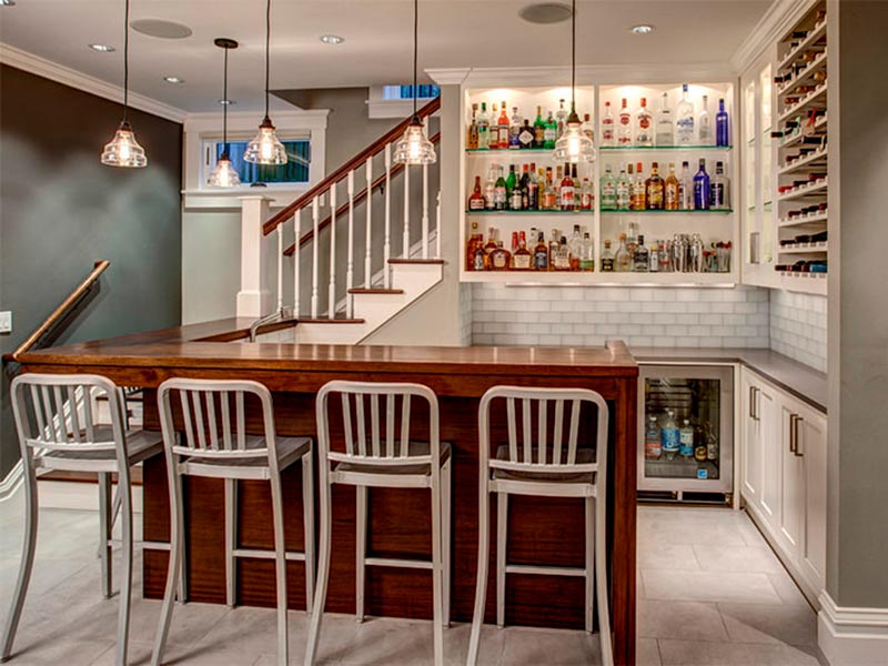 Como fazer um bar em casa? Móveis, bebidas e mais!