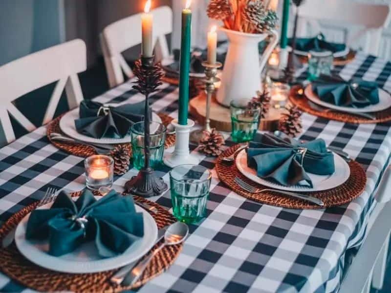 Como montar uma mesa posta simples para almoço?